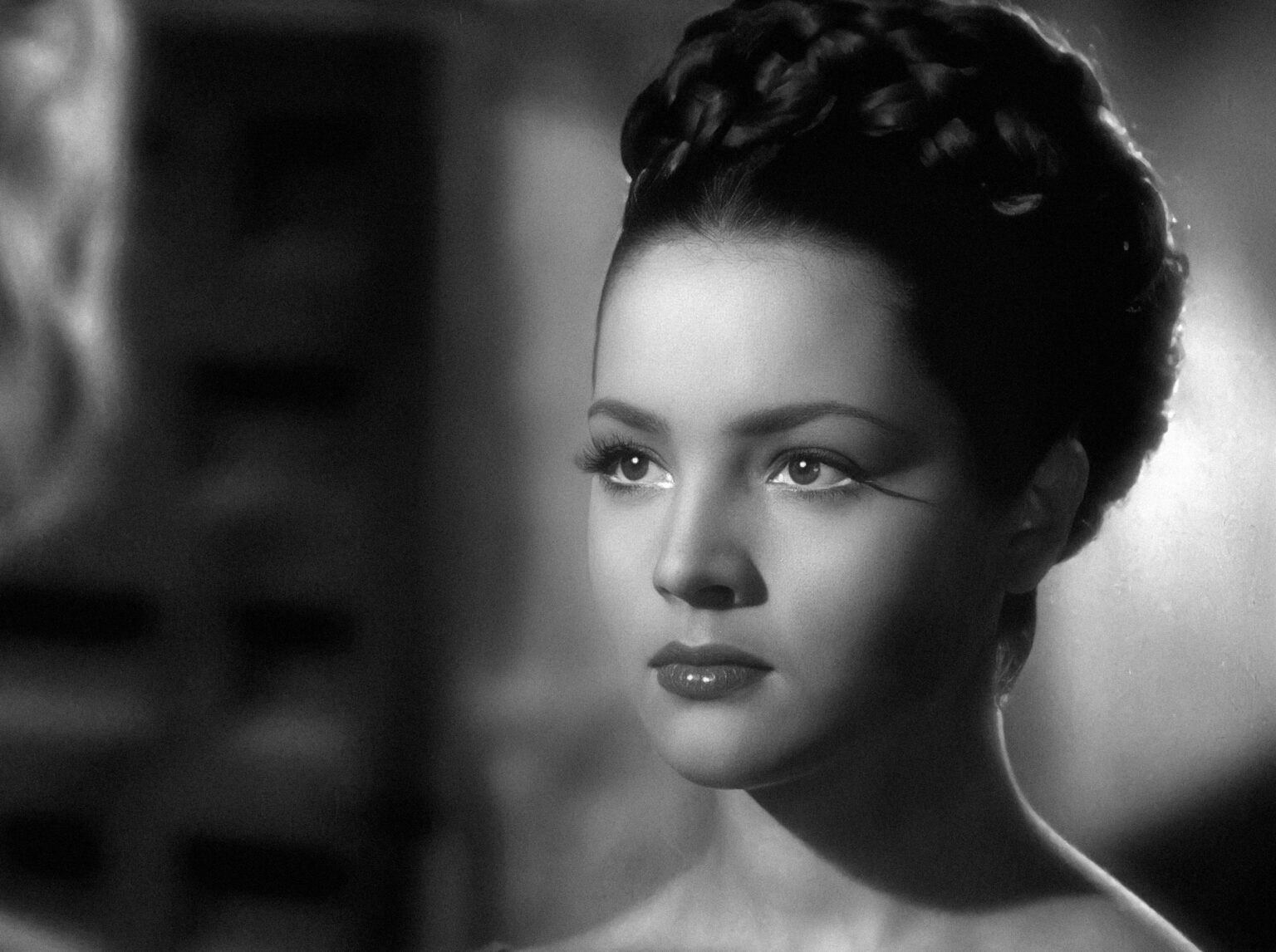 Sara Montiel y su éxito más rotundo en 'El último cuplé' - FlixOlé